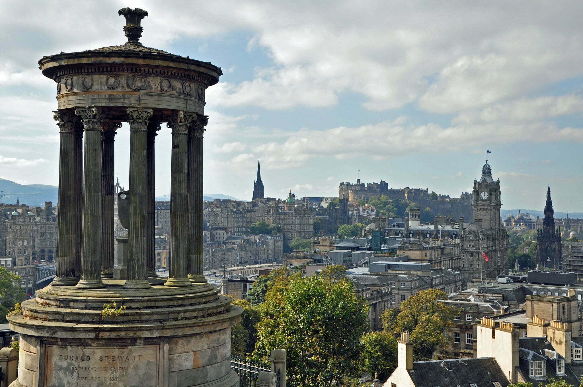 Edinburgh เอดินบะระ เมืองหลวงของชาวสก็อตแลนด์ - Point of View Travel